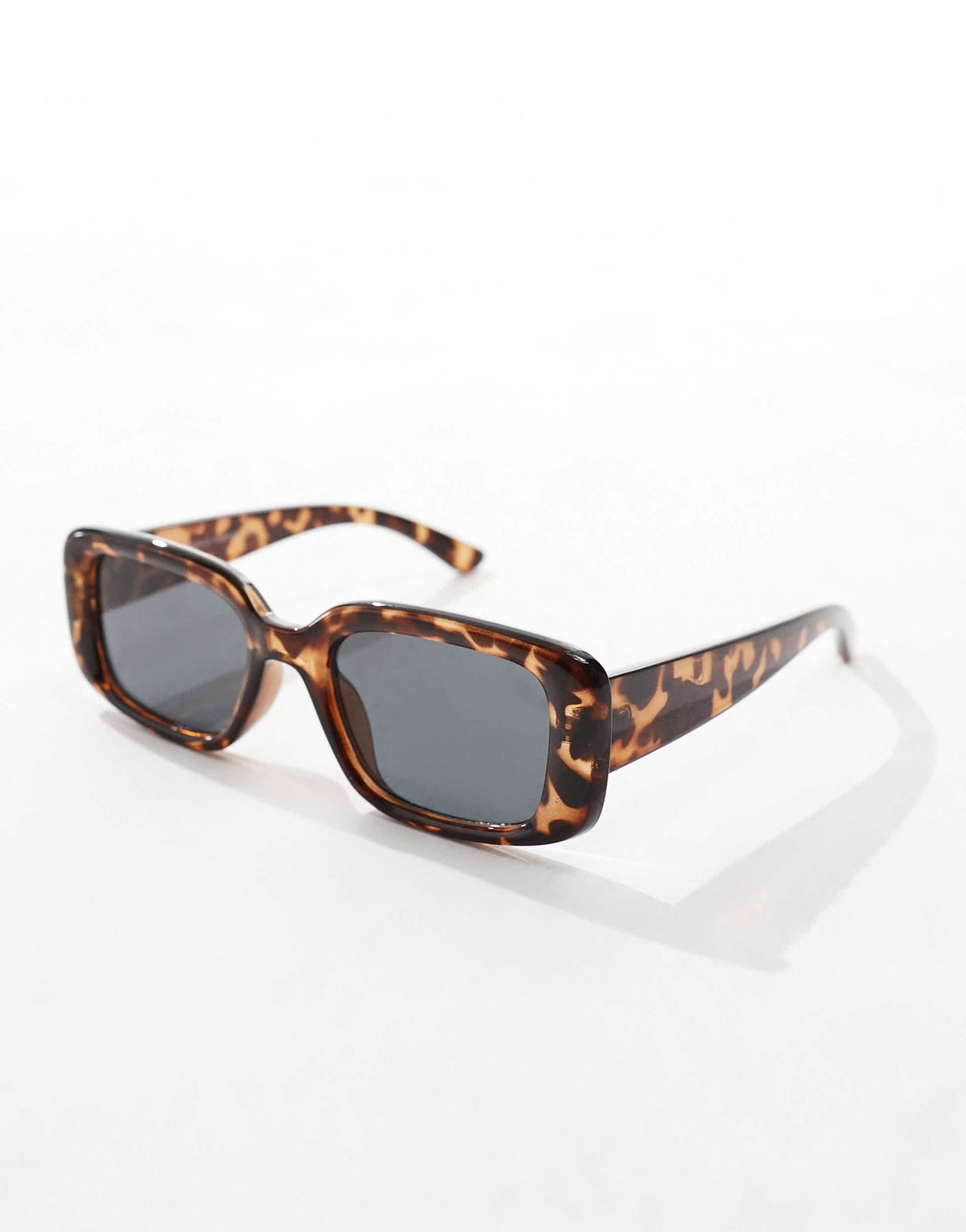 Stradivarius oval sunglasses in tortoiseshell – ASOS Sample Sale