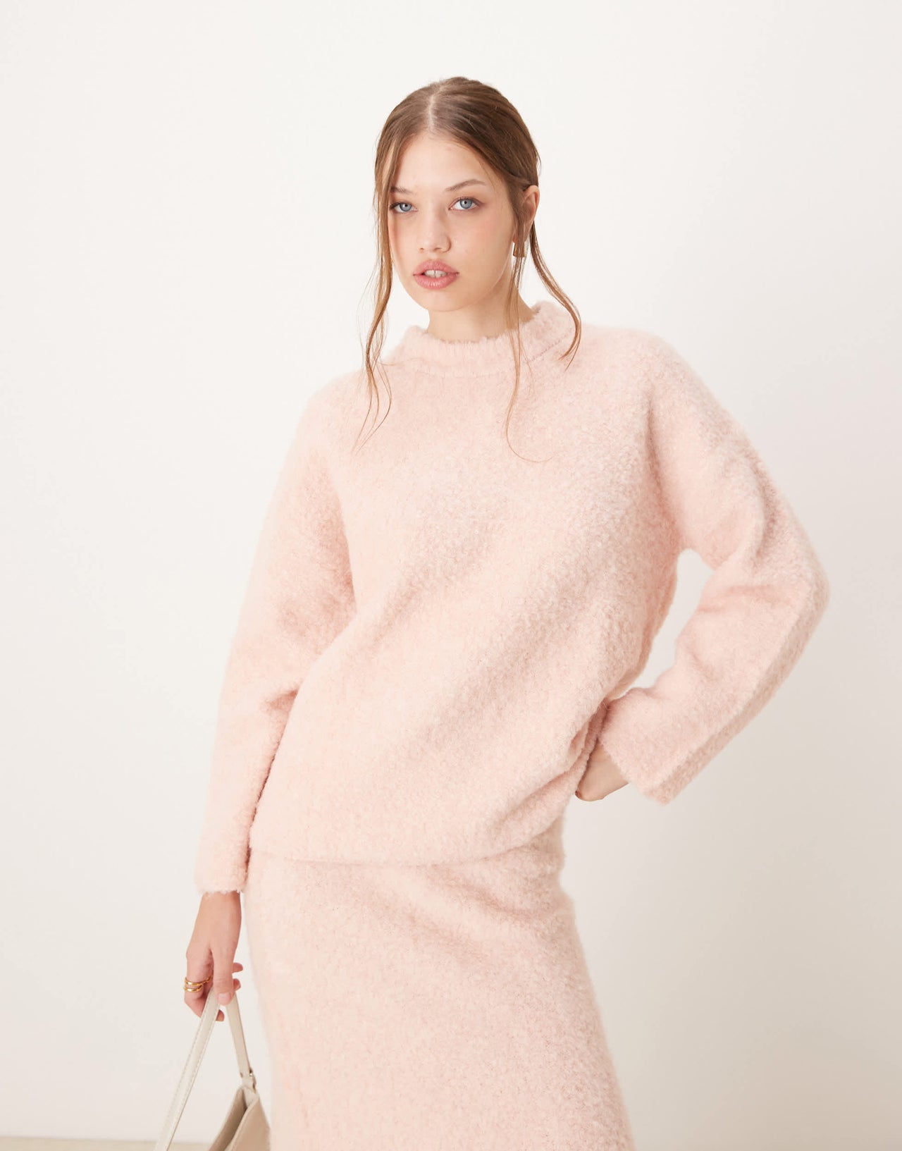 River Island ultra fluffy jumper in light pink – ASOS Sample Sale