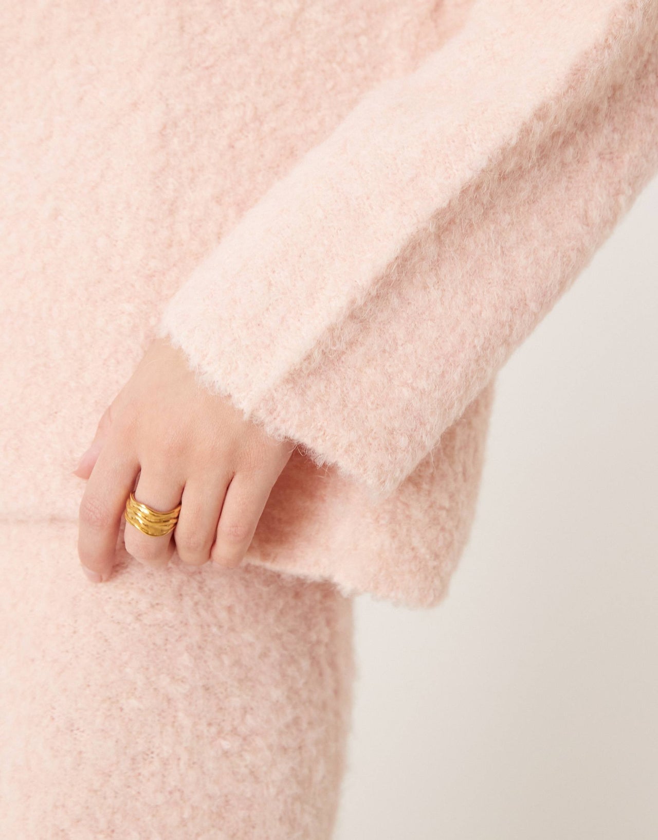 River Island ultra fluffy jumper in light pink – ASOS Sample Sale