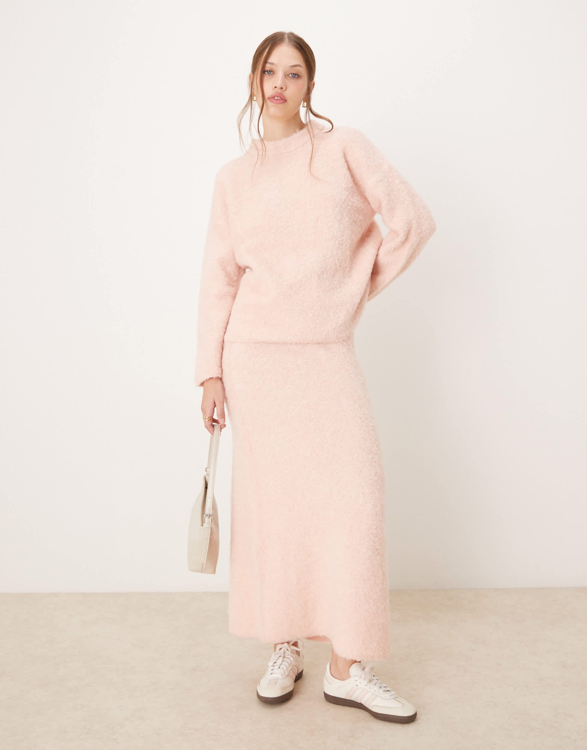 River Island ultra fluffy jumper in light pink – ASOS Sample Sale
