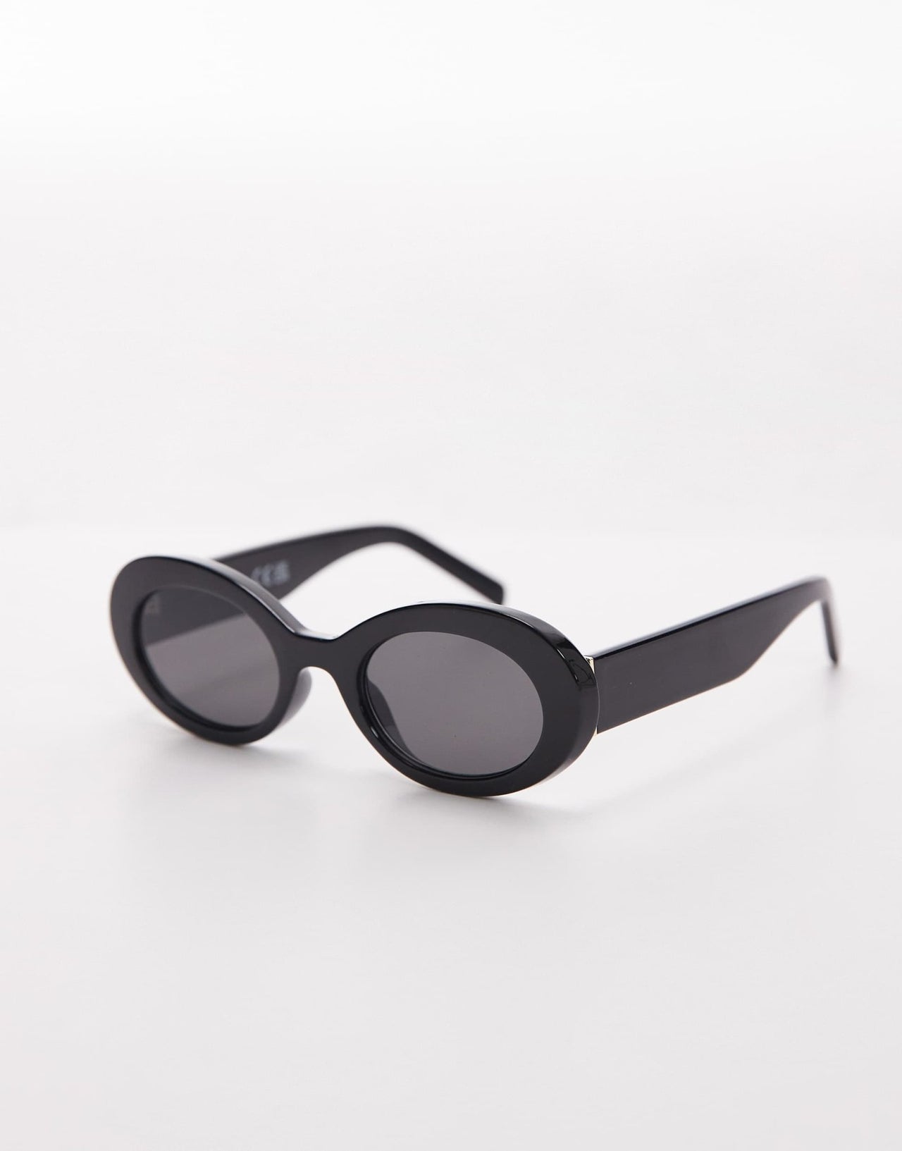 & Other Stories oval cats eye sunglasses in black – ASOS Sample Sale