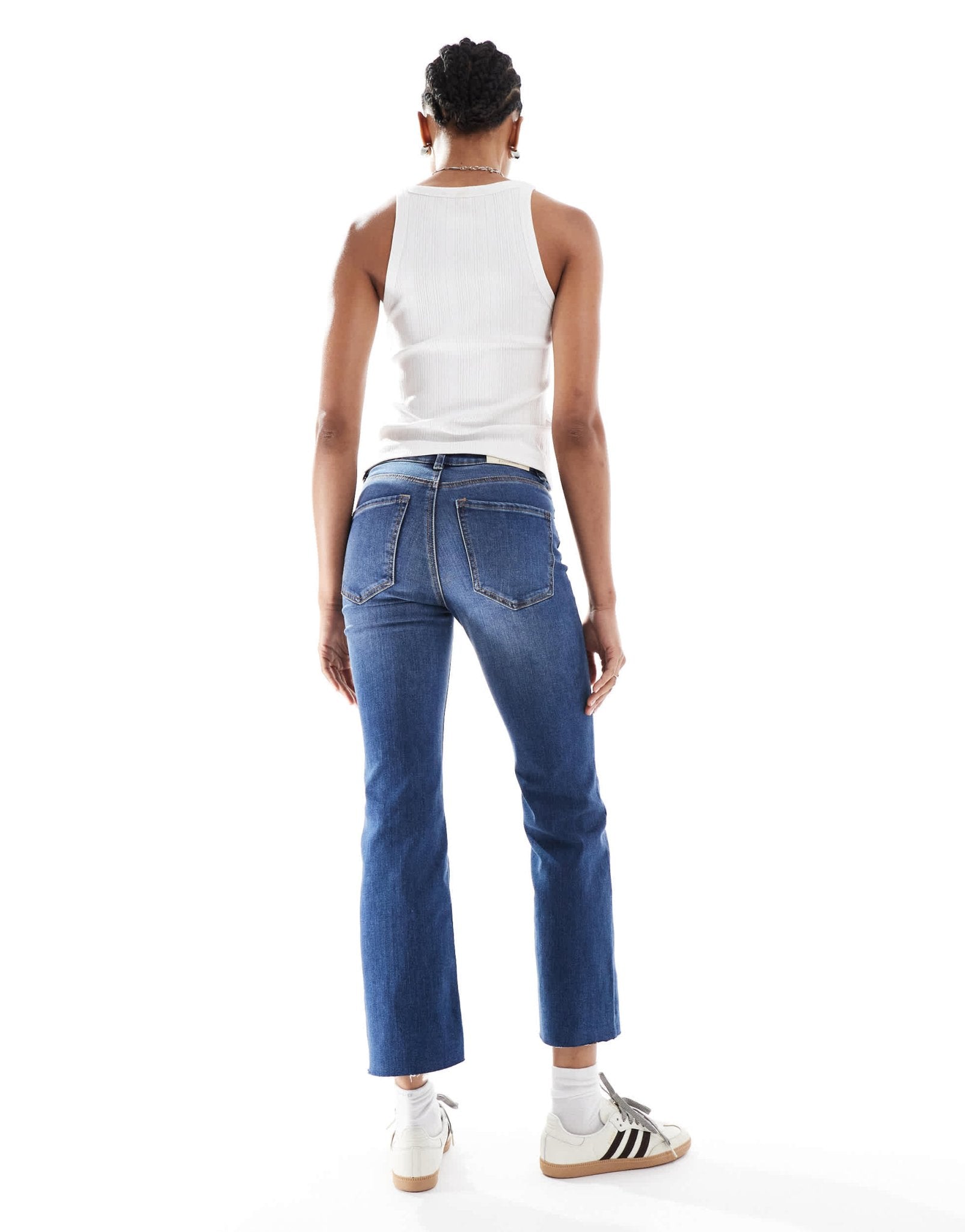 Stradivarius Tall D78 cropped flare jean in medium wash – ASOS Sample Sale